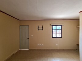 Escrivaninha, espaço de trabalho para notebook, Wi-Fi de cortesia