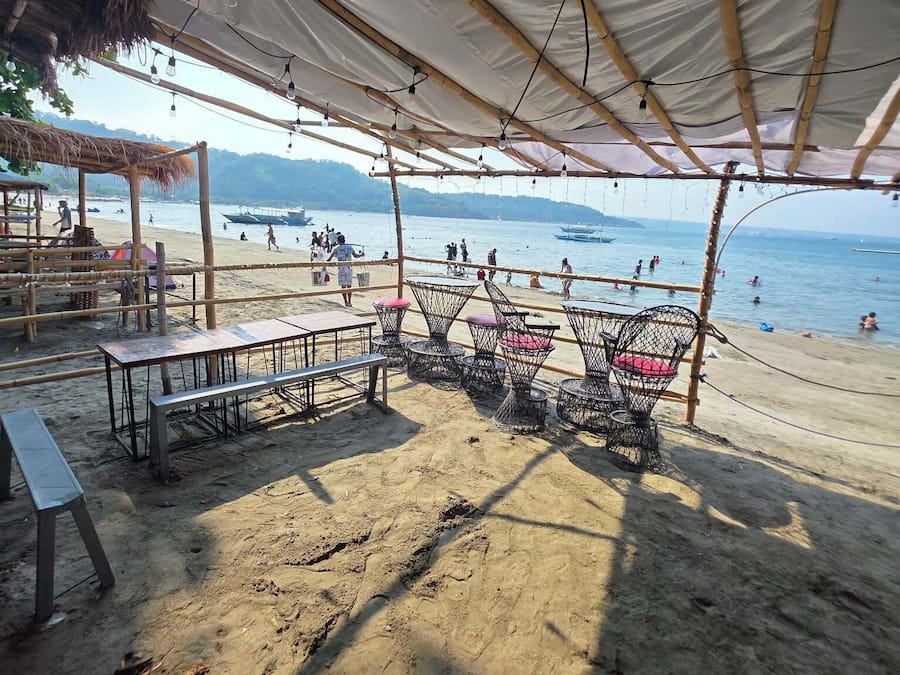 Perto da praia, 2 bares na praia