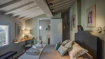 Suite, banheira de hidromassagem, vista para as vinhas | 6 quartos, roupa hipoalergénica, edredões de penas, cofre no quarto