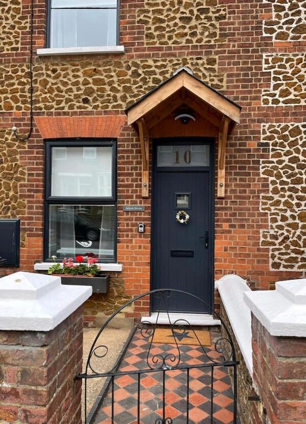 Cosy Cottage - Living & Dining Room, Kitchen, Bedroom, Study, Bathrooms, Garden - Hunstanton