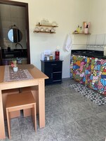 Apartamento standard | Cozinha privada | Geladeira, micro-ondas, cooktop, chaleira elétrica