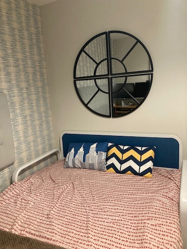 1 Private Bedroom With Shared Bathroom - Swindon