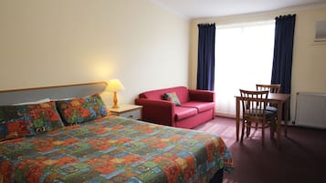 Quarto Familiar, 2 quartos, banheira de hidromassagem | Ferro/tábua de engomar, Wi-fi, roupa de cama fornecida