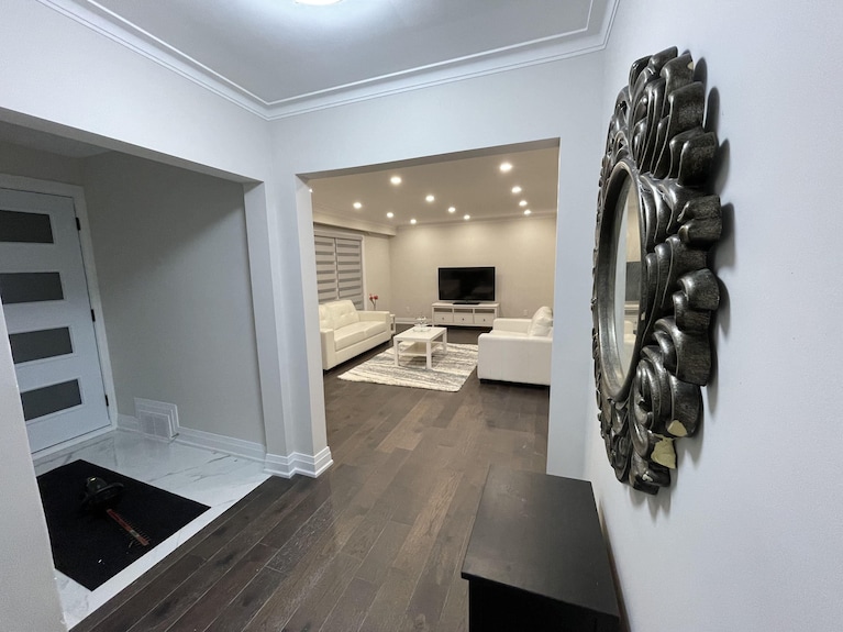 7 Bedroom And 6 Washroom House With 2 Kitchen And 2 Laundry And A Huge Backyard - Pickering