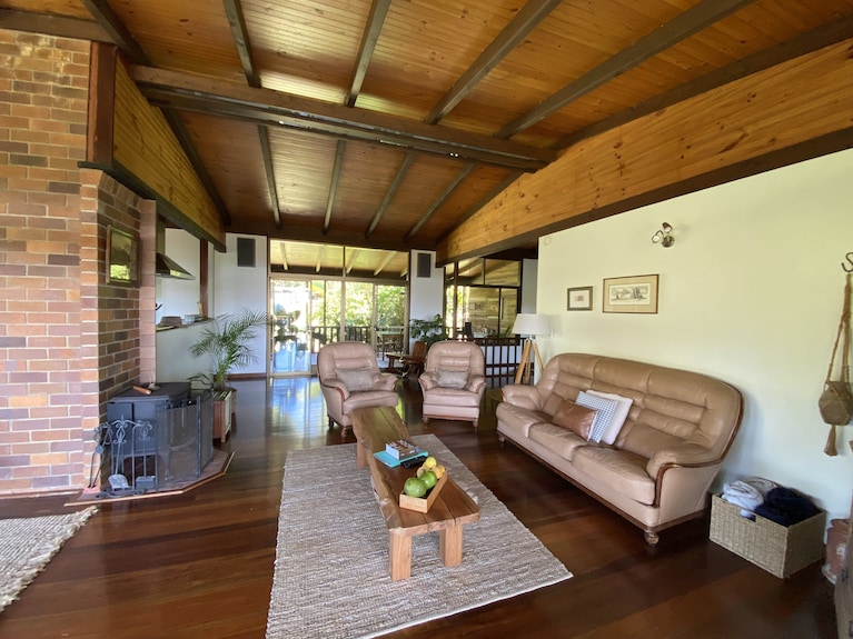 Three Bedroom Timber Home Sleeps 7 - Queensland