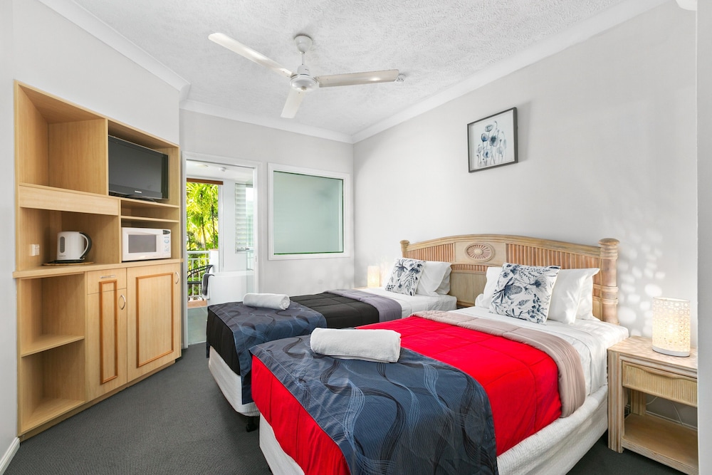 1 Bedroom Pool View Apartment In Alassio Resort Palm Cove - Cairns