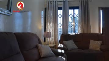 Apartamento, 2 quartos, fumadores, varanda | Sala