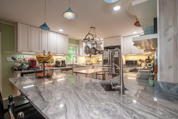 La La Land Beach Retreat w/ Outdoor Kitchen & Kayaks! Sat to Sat ...