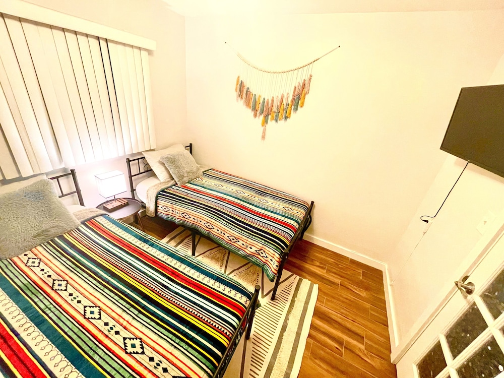 2 Bedroom Cozy Condo With Parking On Premises - New Jersey