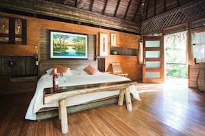 Cabana de Madeira Romântica | Roupa de cama fornecida 