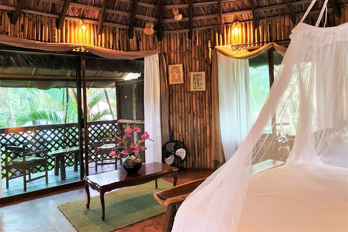 Cabana de Madeira Clássica | Roupa de cama fornecida 