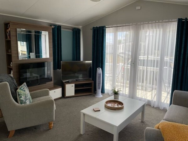 6 Berth Comfy Homely Caravan, Dog Friendly - England