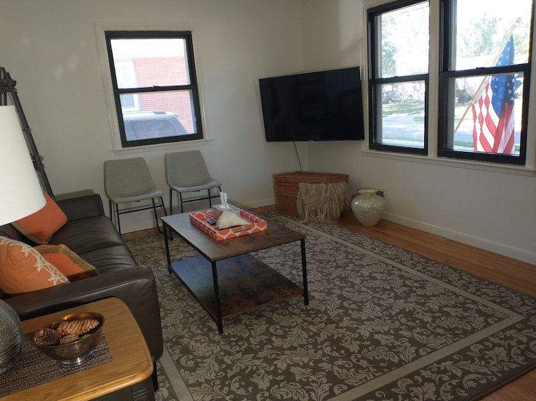 Charming Top Floor Home Close To I-80, Unl, & Downtown - Lincoln, NE