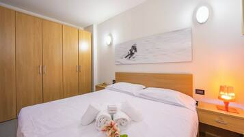 Apartamento Familiar, vários quartos (Teleo 104 Ski In - Ski Out 50m) | 1 quarto, roupa de cama fornecida