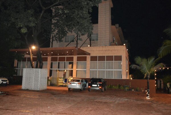 Tgn Suits - Hotel - Raipur