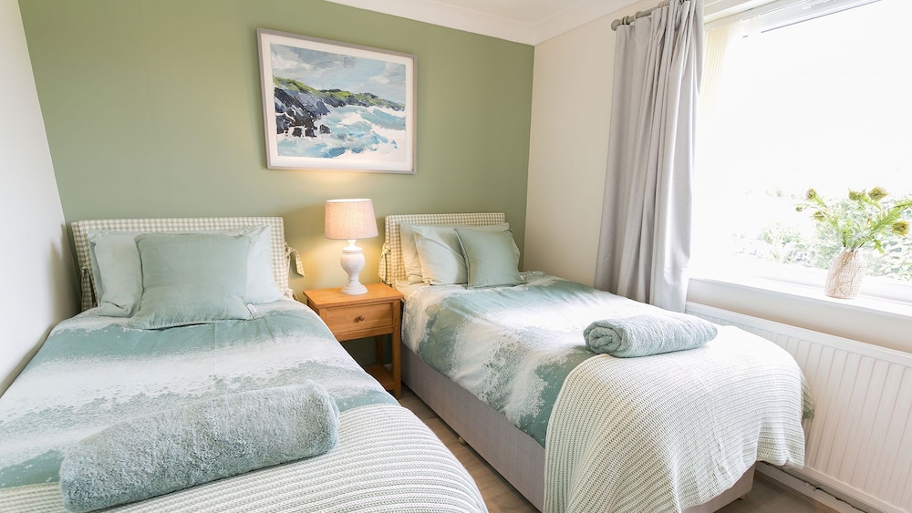 Tideaway - A Coastal That Sleeps 4 Guests In 2 Bedrooms - Trearddur Bay