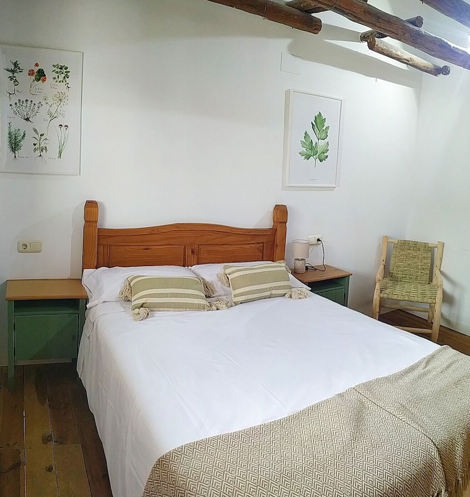 Rural House In Quiet Village Near Bardenas Reales - Corella