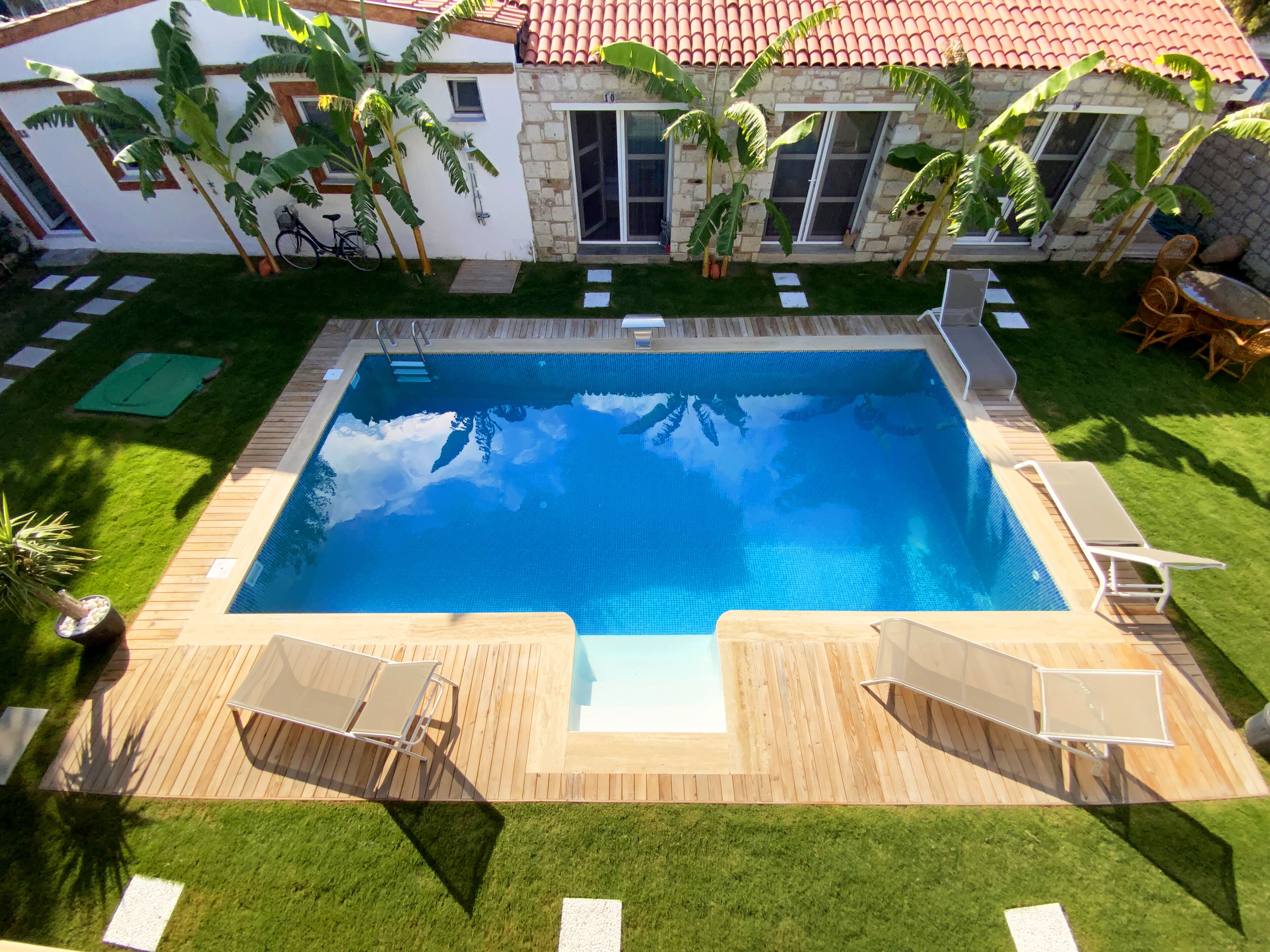 Piscina exterior sazonal 