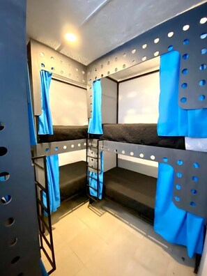 Book Roomies Hostel Parque Mexico in Mexico City | Hotels.com