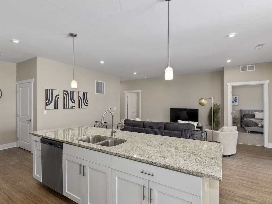 Apartamento Standard em Condomínio Fechado | Cozinha privada | Um frigorífico, um micro-ondas, um forno, uma placa de cozinha