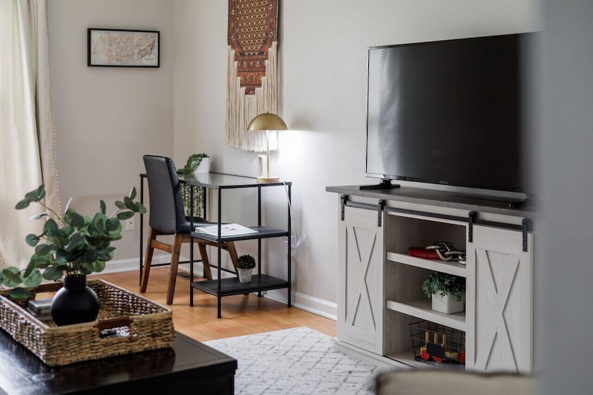 Wild Joy| King Bed, Pet-friendly Stay, Fenced Yard - Clarksville, TN