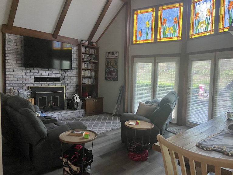 Iris Cottage - Cozy Cabin That Sleeps 10 - Greenleaf Lake, OK