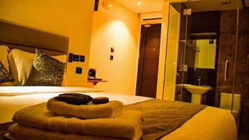 Quarto luxo, 1 quarto, para não fumantes, vista para a cidade | Roupas de cama de algodão egípcio, roupas de cama premium