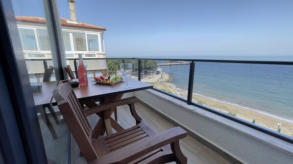 Quarto clássico, 1 cama de casal, vista para o mar | Área de estar