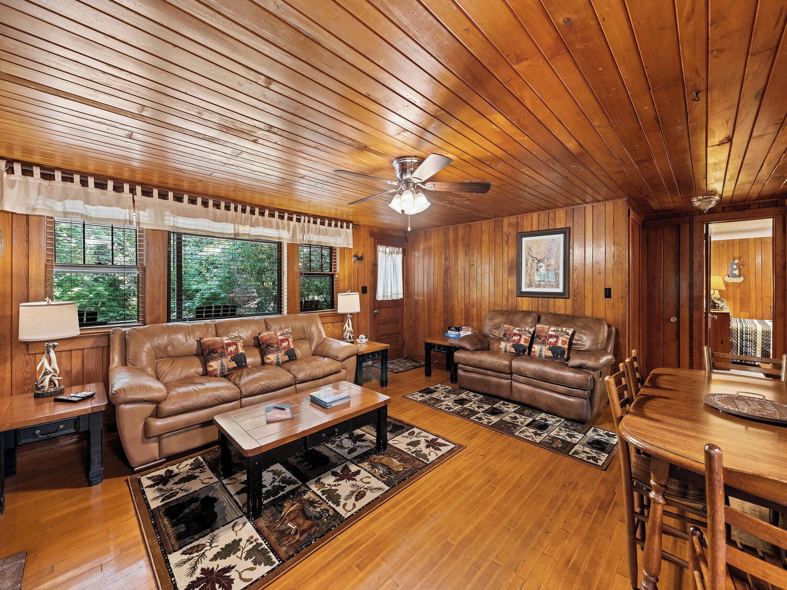 Twinbrook #12: 3  Br, 2  Ba Cabin / Bungalow In Maggie Valley, Sleeps 8 - Sylva, NC