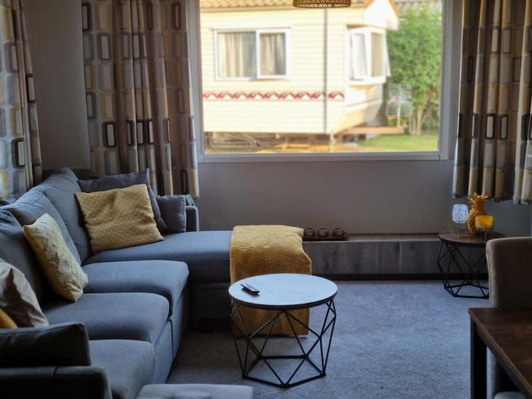 Cosy Caravan On Championship Golf Course, Ideal For A Relaxing Break - Ceredigion