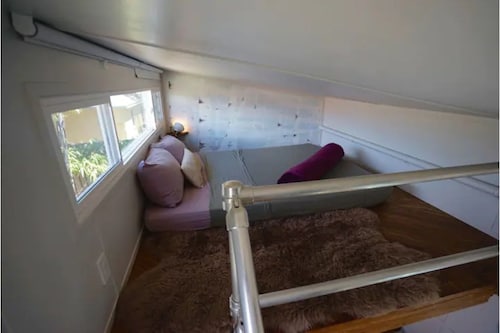 Hand Built Tiny House Experience. 296sf. 1-4 Peeps. Minutes To All Tampa Offers! - Tampa, FL