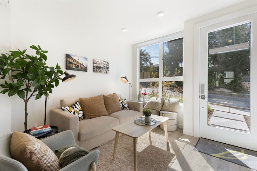 Cheerful 3-bedroom New Townhouse Near Uw/seattle Children's With Free Parking - Seattle, WA