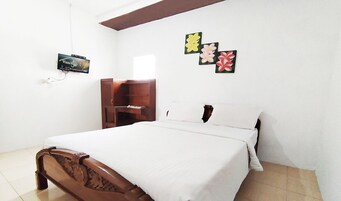 Quarto Duplo Standard | Edredões de penas, secretária, cortinas/cortinados opacos 