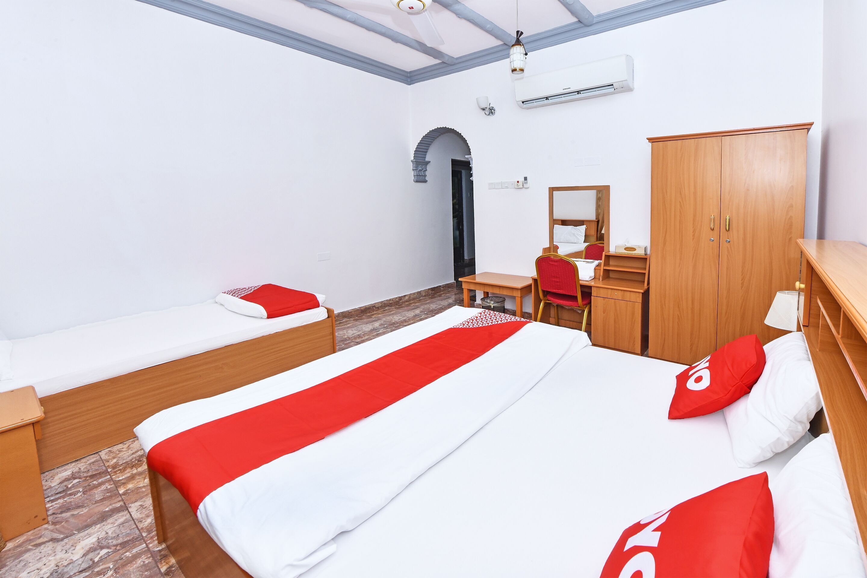 Escrivaninha, Wi-Fi de cortesia, roupa de cama