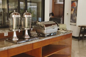 Café da manhã feito na hora grátis todos os dias