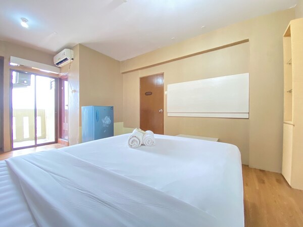 Spacious 3br At Gateway Ahmad Yani Cicadas Apartment - Bandung