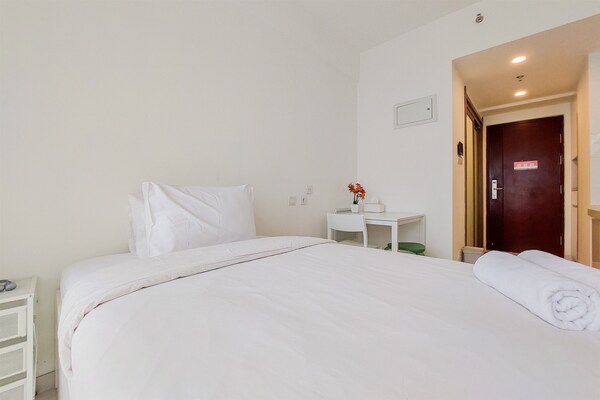 Elegant And Stylisth Studio At Sky House Bsd Apartment - Jakarta