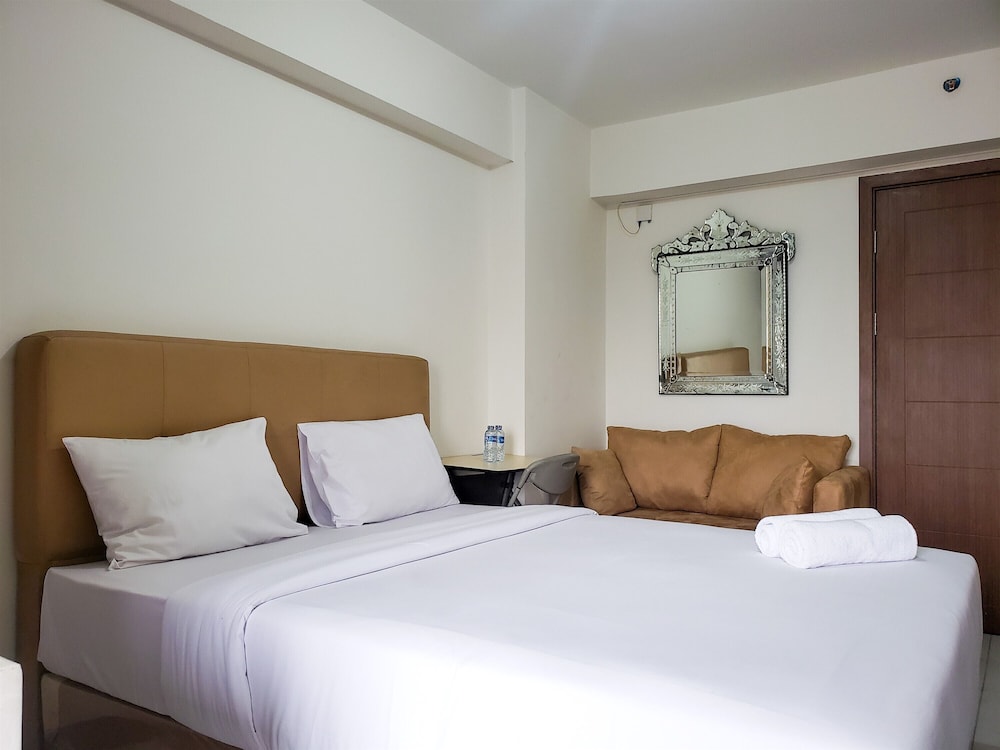 Warm And Cozy Studio At Cinere Resort Apartment - Jakarta
