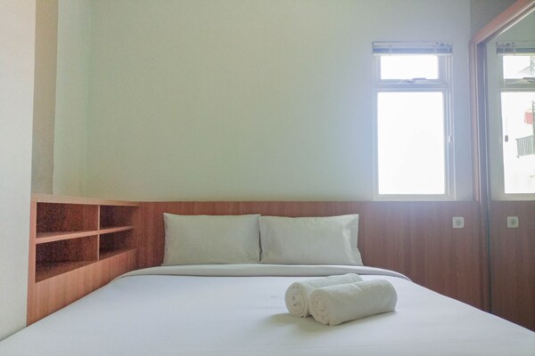 Comfort And Minimalist 1br At Student Castle Yogyakarta Apartment - Yogyakarta