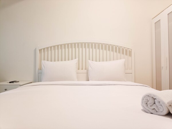 Cozy And High Floor Studio Room At Vida View Makassar Apartment - Makassar