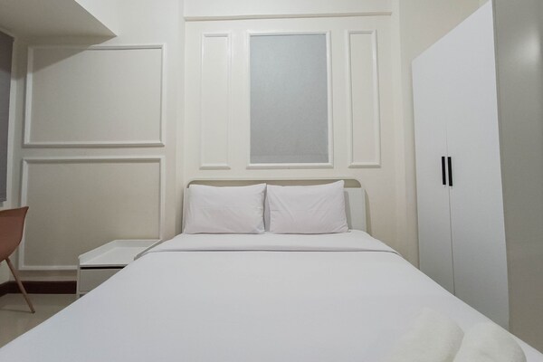 White And Cozy Studio At Vida View Makassar Apartment - Makassar