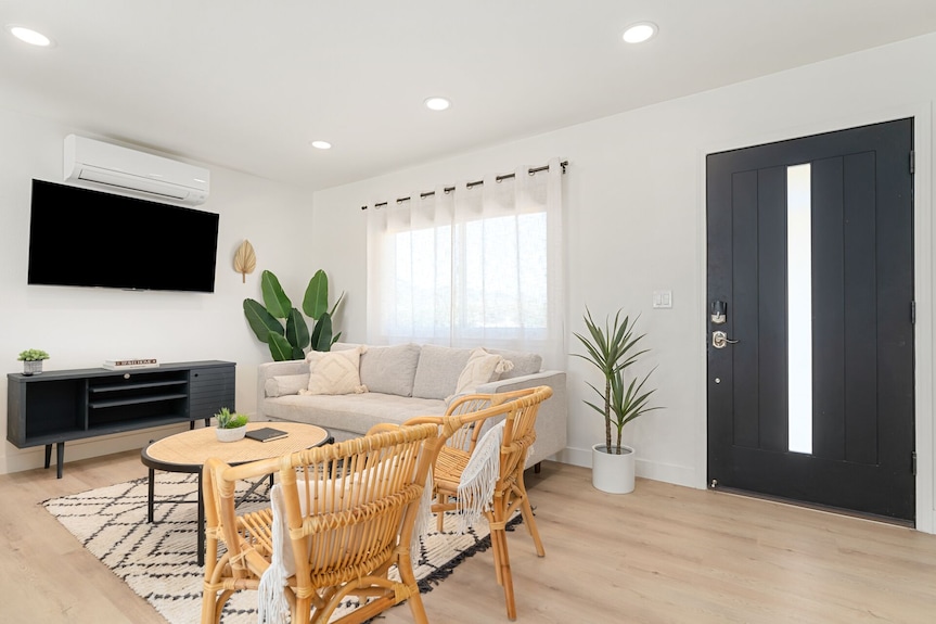 New Listing! Cowboy Pool, Stargazing, Hot Tub - California