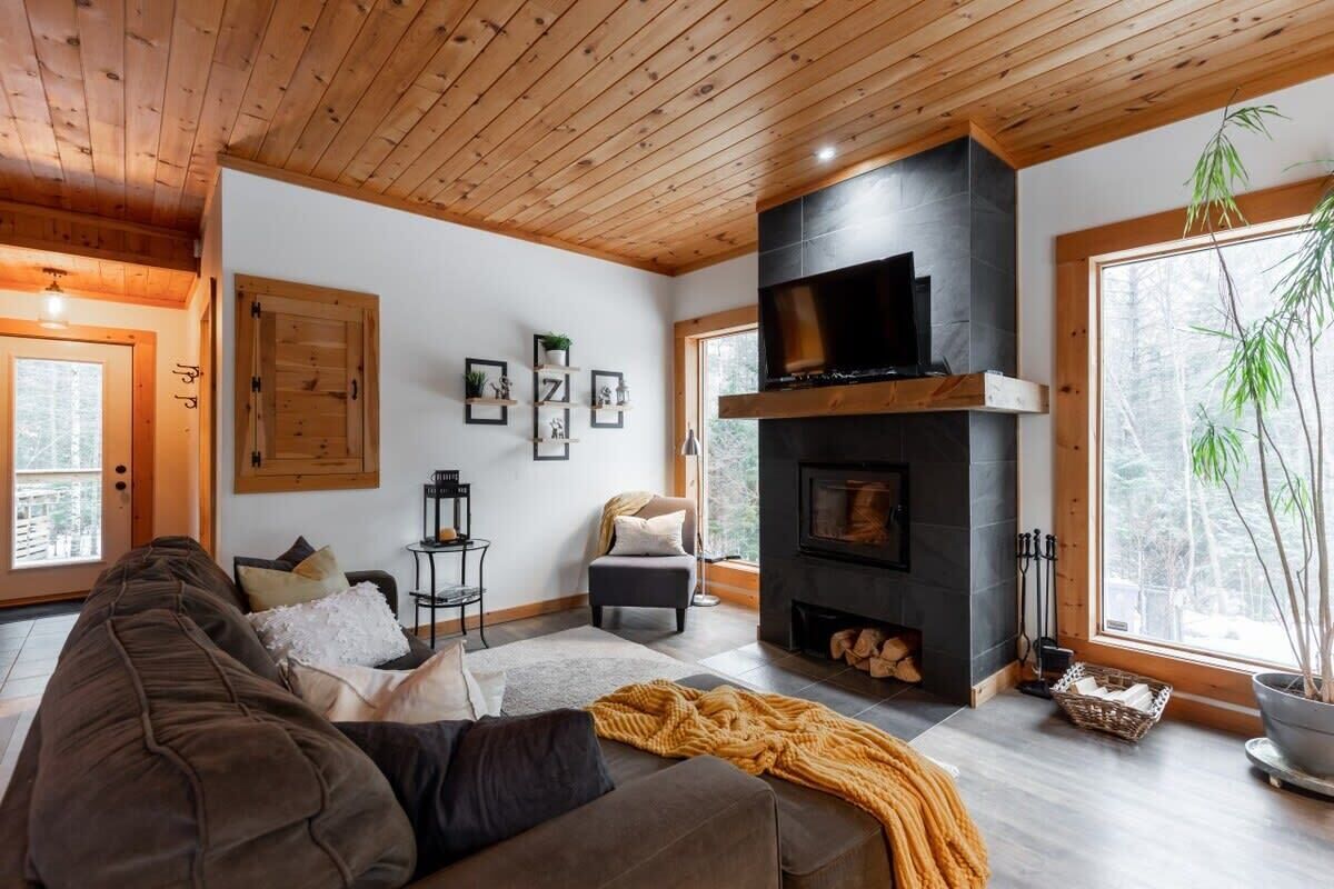 Zazz  Relaxing Spa, Lake Access & Fireplace - Quebec