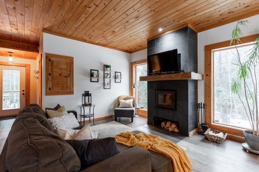 Zazz Relaxing Spa, Lake Access & Fireplace - Quebec