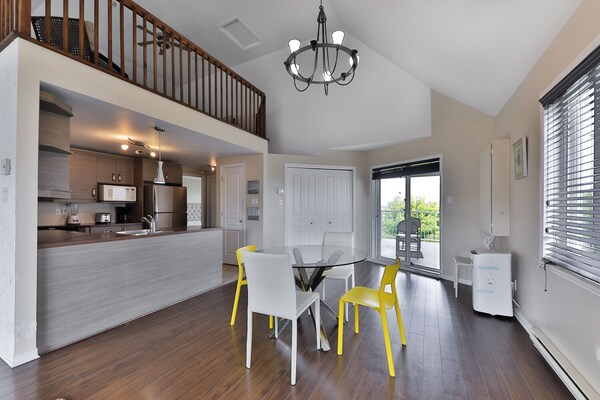 Spacious 2-bedroom Apt. In Dix30 Close To Dt - ブロサード