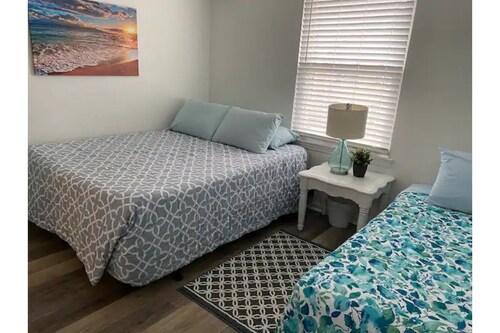 Lovely 2 Bedroom Condo Near Beach With Pool - Virginia