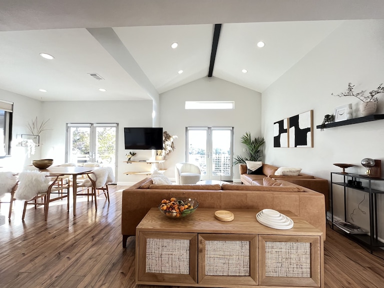 Bright 4 Bedroom Mountain View Home By Arts Plaza - 紹曾德奧克斯