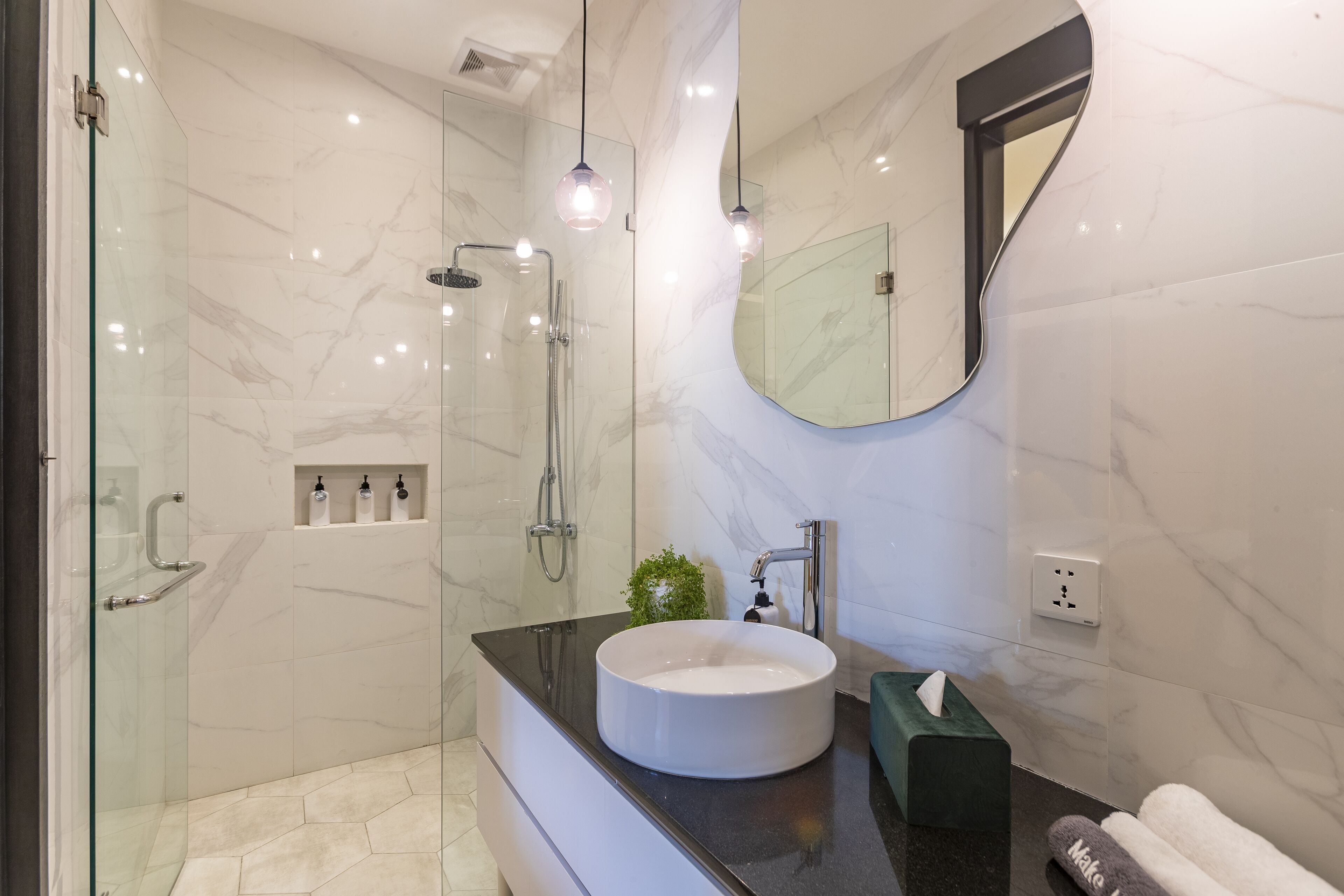 Vila conforto | Banheiro | Chuveiro, chuveiro com efeito de chuva, secador de cabelo 