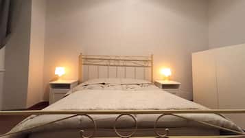 Quarto luxo | Roupas de cama premium, escrivaninha, espaço de trabalho para notebook