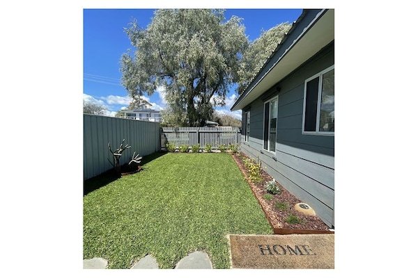 "Sunday, Every Day Is The Weekend" - Free Wi-fi - Dunsborough